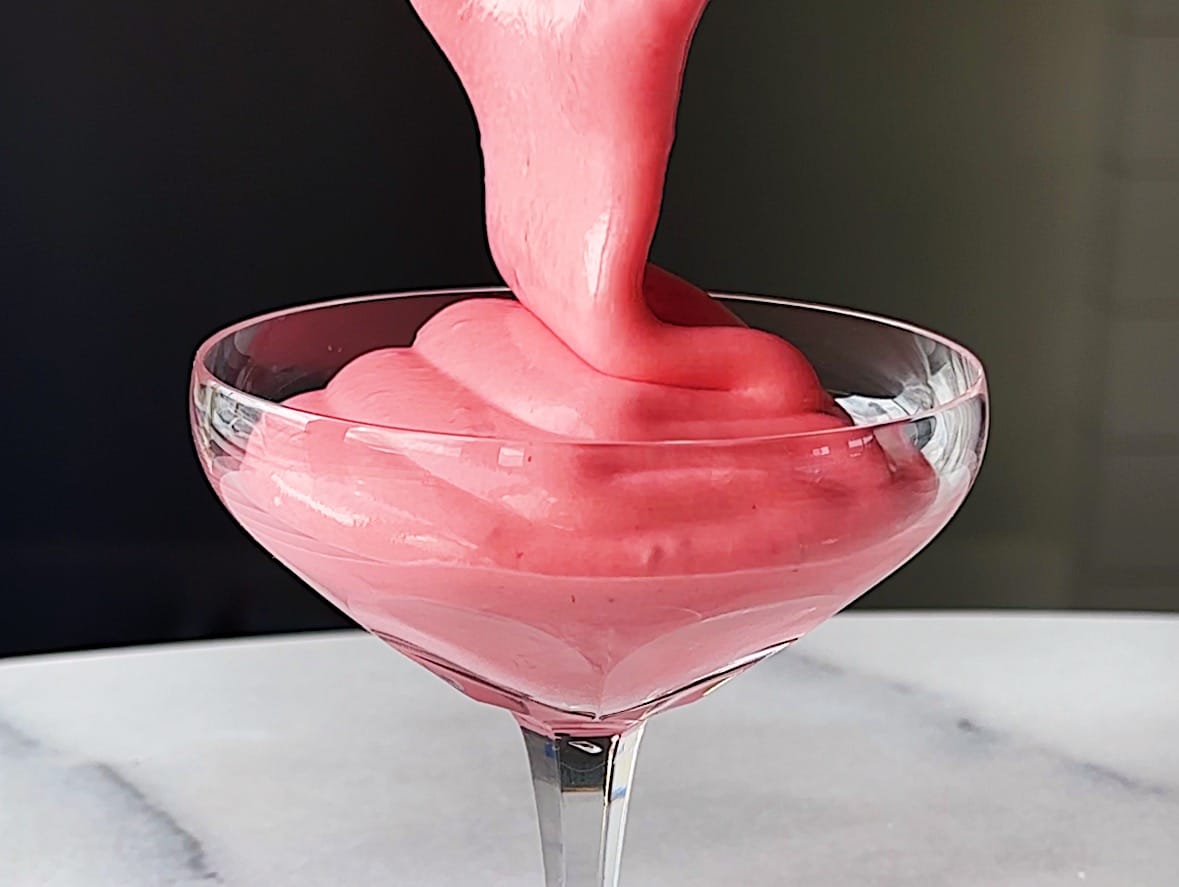 3-Ingredient Raspberry Spuma (Mousse) - Carolina Gelen